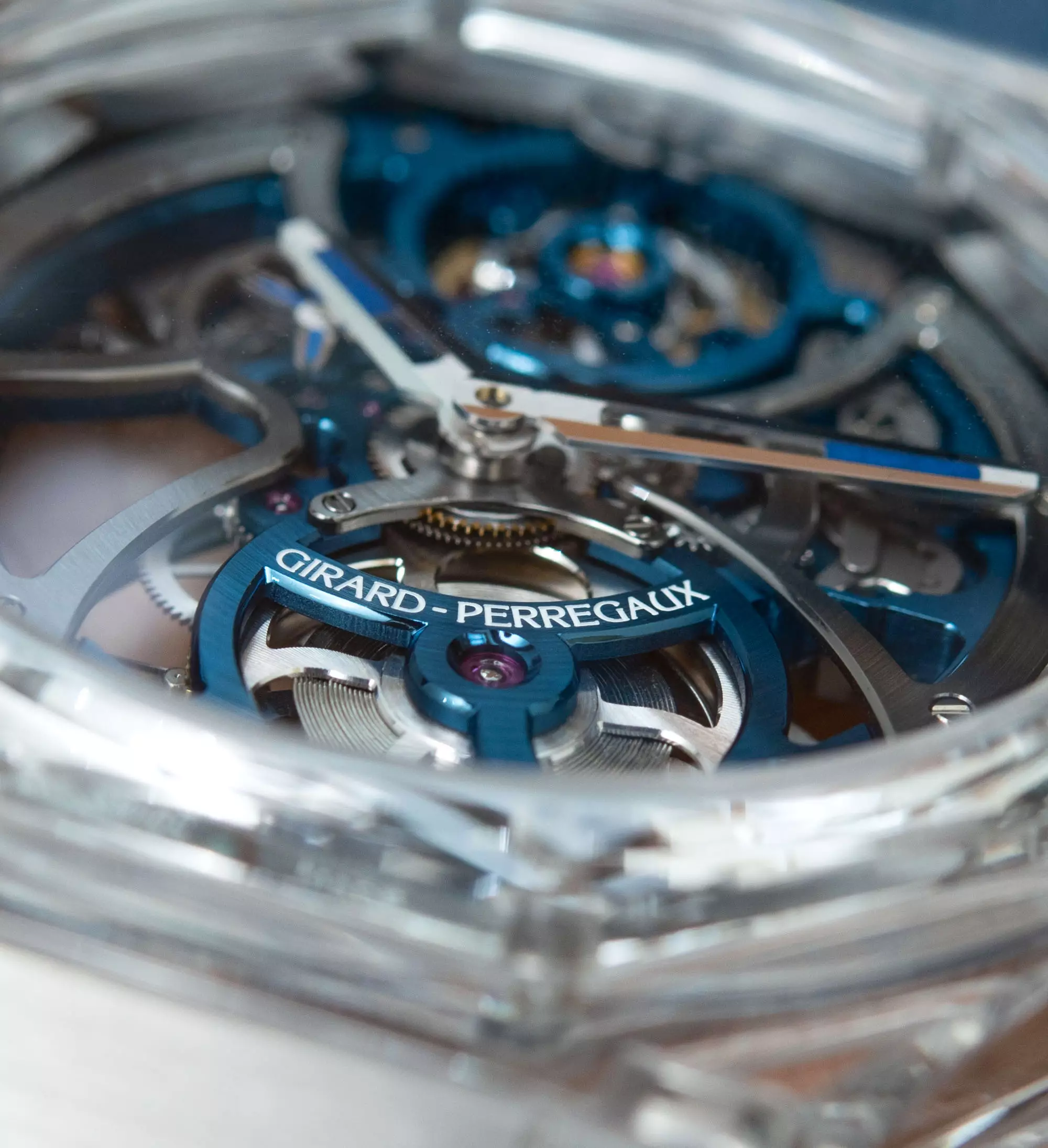 Debut práctico: reloj azul de edición limitada Girard-Perregaux Laureato Absolute Light Bucherer 4531_1