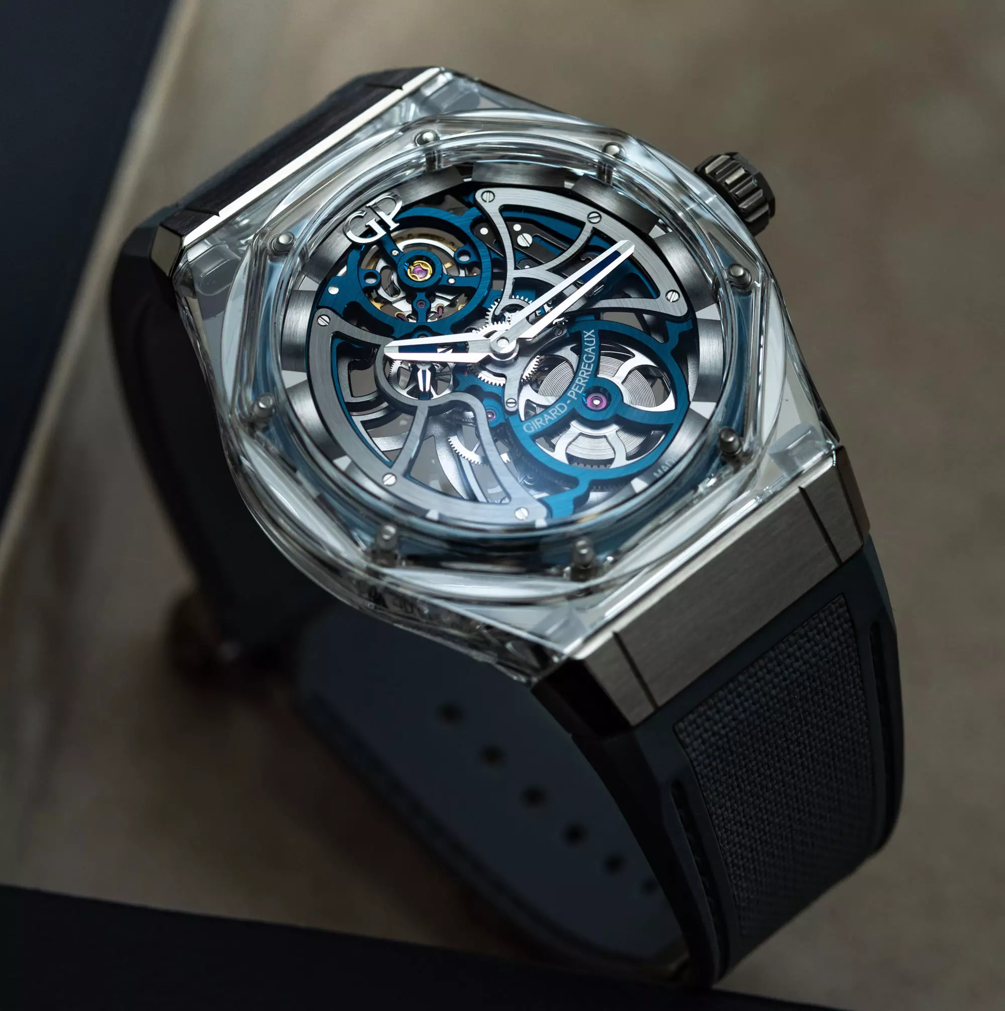 Hands-on ντεμπούτο: Limited-Edition Girard-Perregaux Laureato Absolute Light Bucherer Blue Watch 4531_5