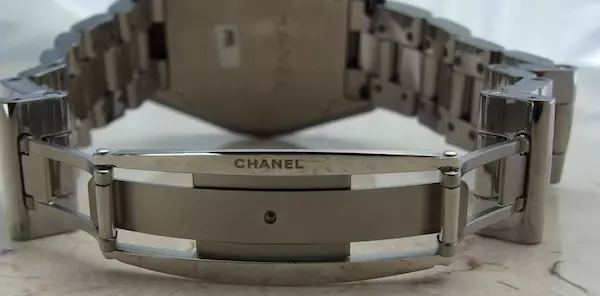 Chanel J12 kromata, braceleto kaj dorso