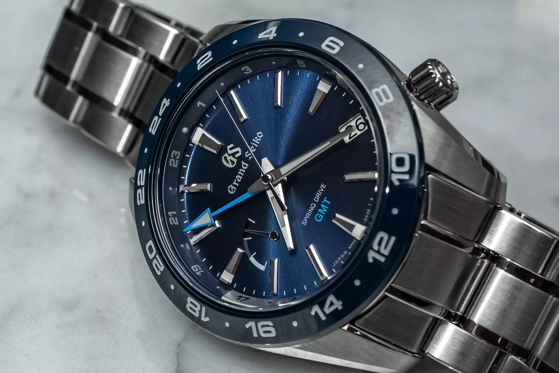 Hands On. Grand Seiko SBGE255 Spring Drive GMT Նոր, ավելի փոքր 40,5 մմ պատյանով կերամիկական շրջանակով 4603_10