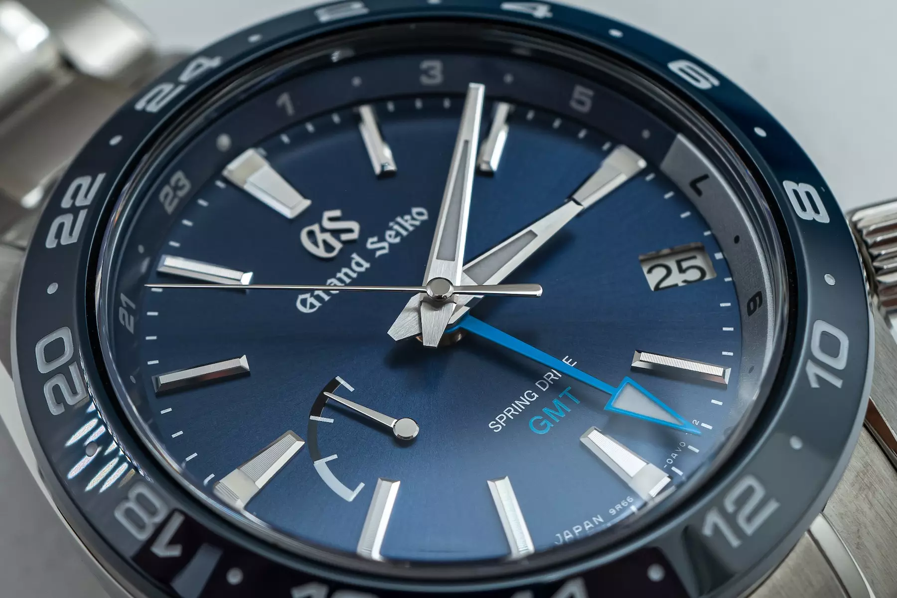 Hands-On: Grand Seiko SBGE255 Spring Drive GMT در قاب جدید کوچکتر 40.5 میلی متری با قاب سرامیکی 4603_2