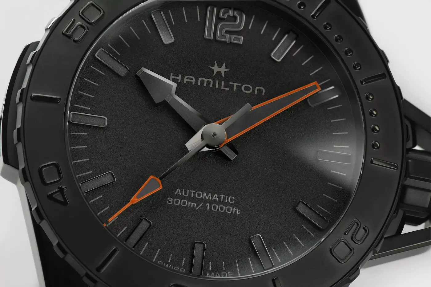 Hamilton သည် Khaki Navy Frogman Automatic 46 ဖြင့် ဂန္တဝင်နာရီကို အပ်ဒိတ်လုပ်သည်။ 4703_11