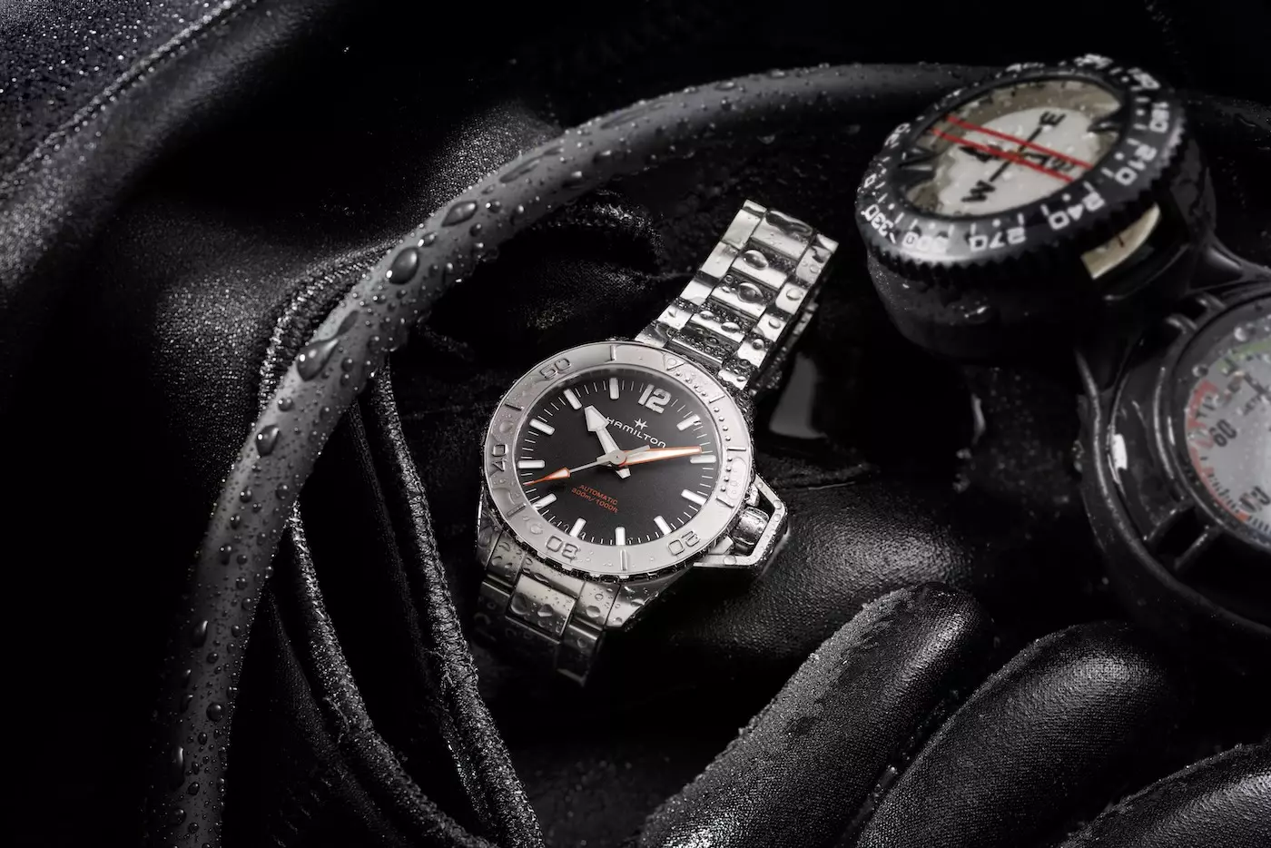 Hamilton သည် Khaki Navy Frogman Automatic 46 ဖြင့် ဂန္တဝင်နာရီကို အပ်ဒိတ်လုပ်သည်။ 4703_4