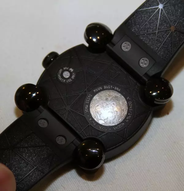 Romain Jerome Moon Invader Anaangalia Mikono Inayowashwa 48120_5