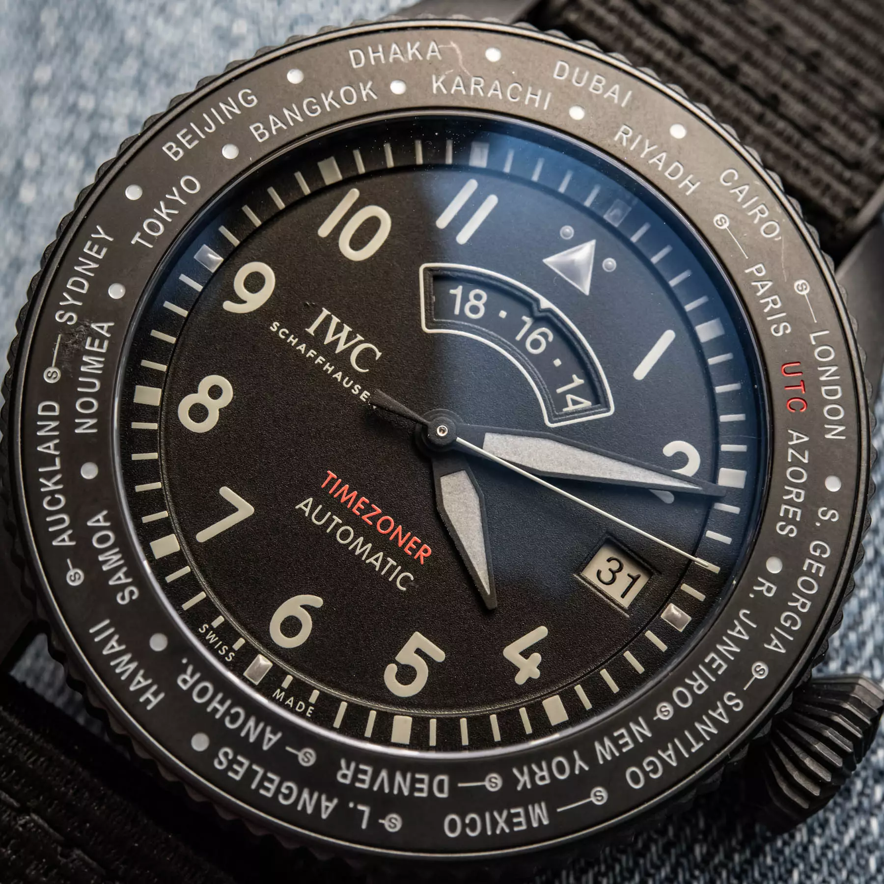 የመጀመርያው ጊዜ፡ የIWC Pilot's Watch Timezoner TOP GUN Ceratanium 4944_3