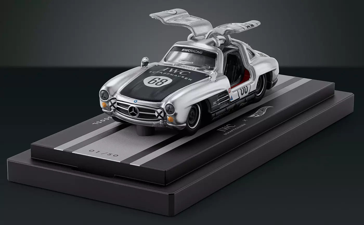 IWC «IWC X Hot Wheels Racing Works» шектеулі ұшқыш сағатының хронограф шығарылымының дебютін жасады 4945_5