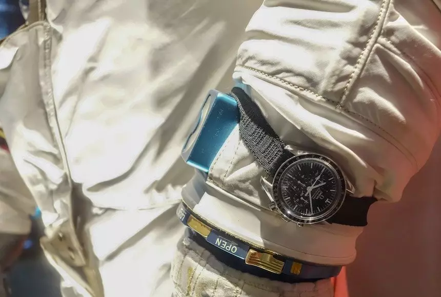 Omega-Apollo-13-NASA-Houston-Speedmaster-Umcimbi-17