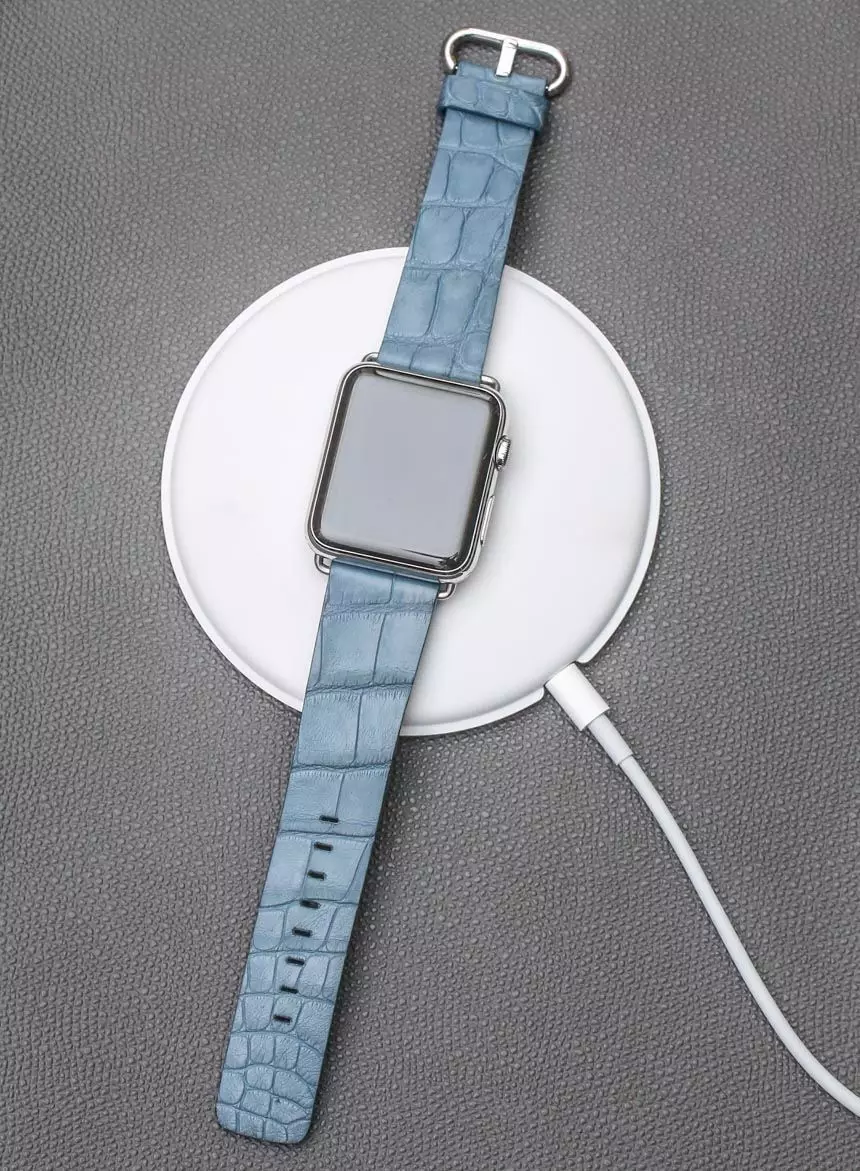 “Apple-Watch-Desk-Charger-aBlogtoWatch-17”