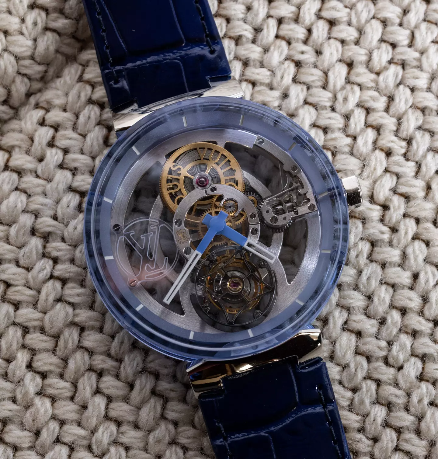 Hands-On: Jam Tangan Louis Vuitton Tambour Moon Flying Tourbillon Poincon de Geneve Blue Sapphire 5465_2