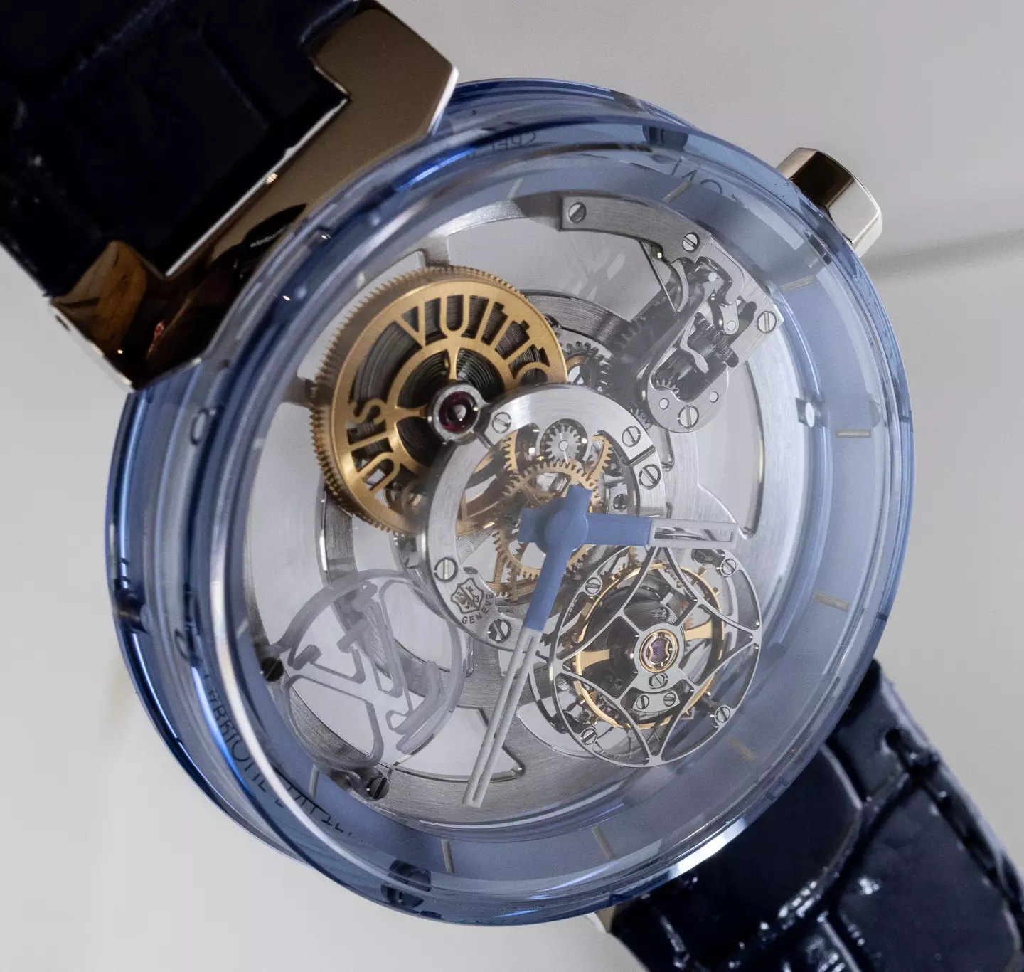 Zum Anfassen: Louis Vuitton Tambour Moon Flying Tourbillon Poincon de Geneve Uhr mit blauem Saphir 5465_4