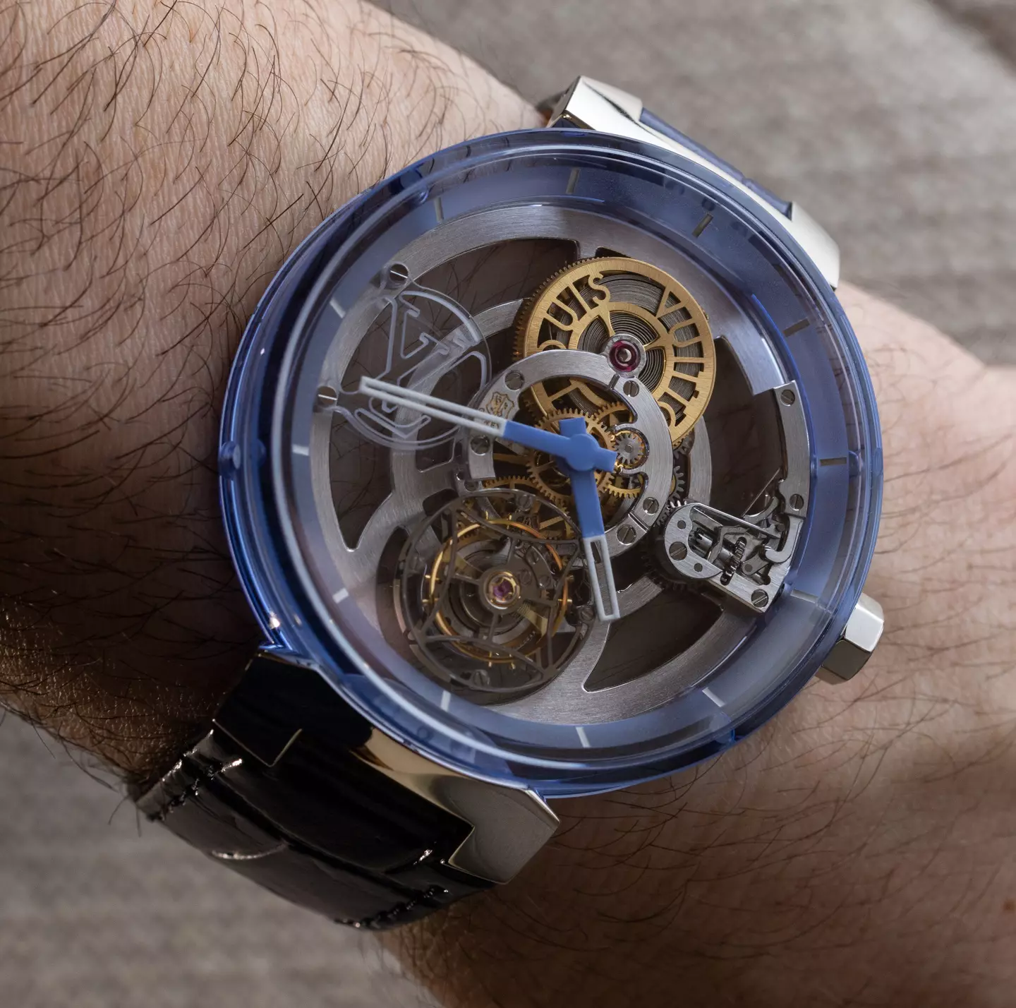 Practic: ceas Louis Vuitton Tambour Moon Flying Tourbillon Poincon de Geneve Blue Sapphire 5465_7