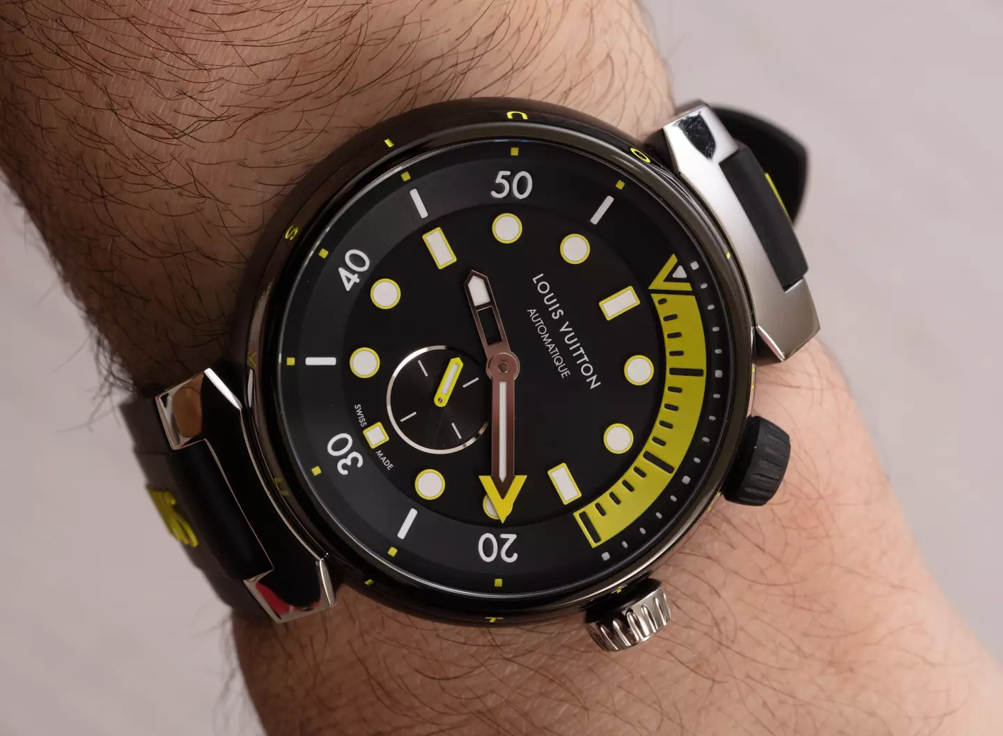 Практически: часовник Louis Vuitton Tambour Street Diver 5467_11