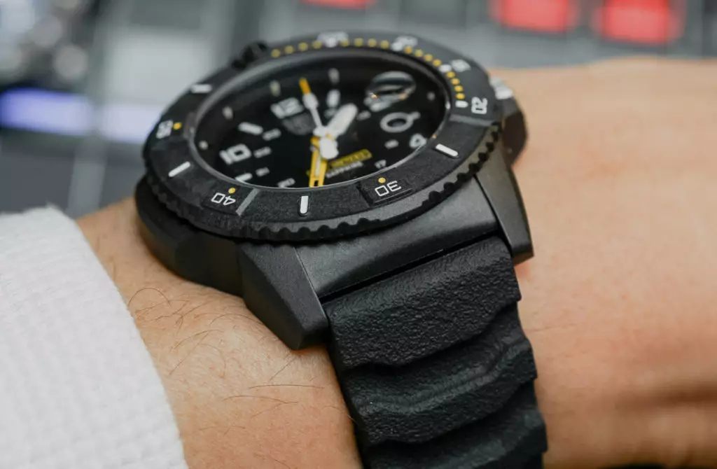 Luminox Navy Seals 3600 bezel shot