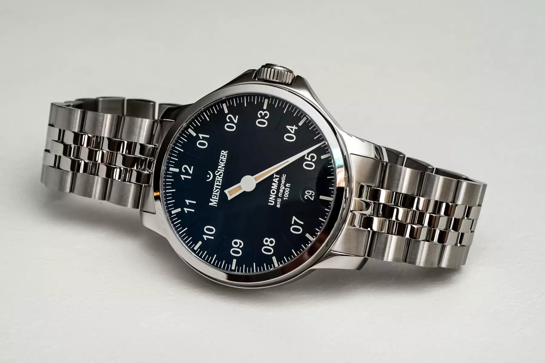 Meistersinger го зајакнува својот класичен дизајн со новата серија часовници Unomat 5638_10