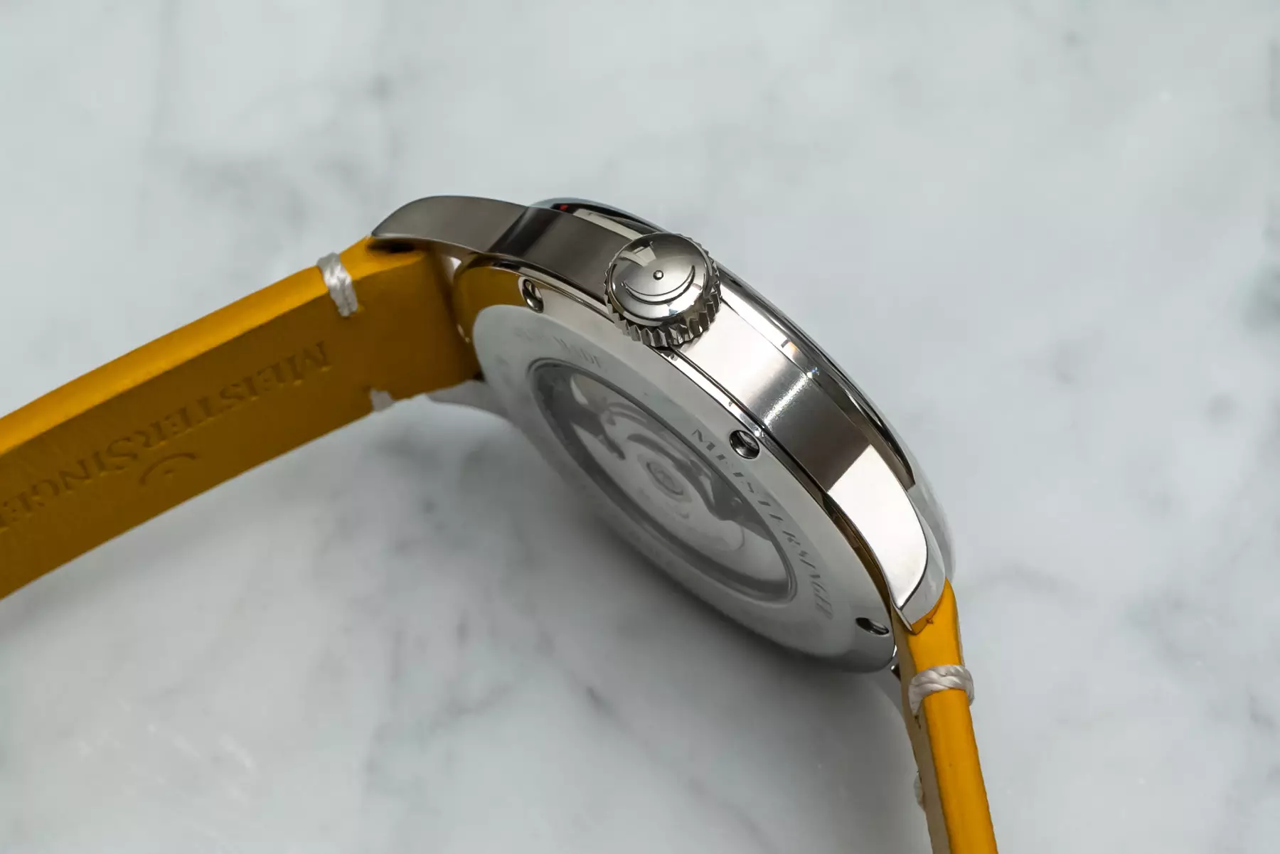 Meistersinger brinda 20 anos de relojoaria com o Perigraph Mellow Yellow 5639_11