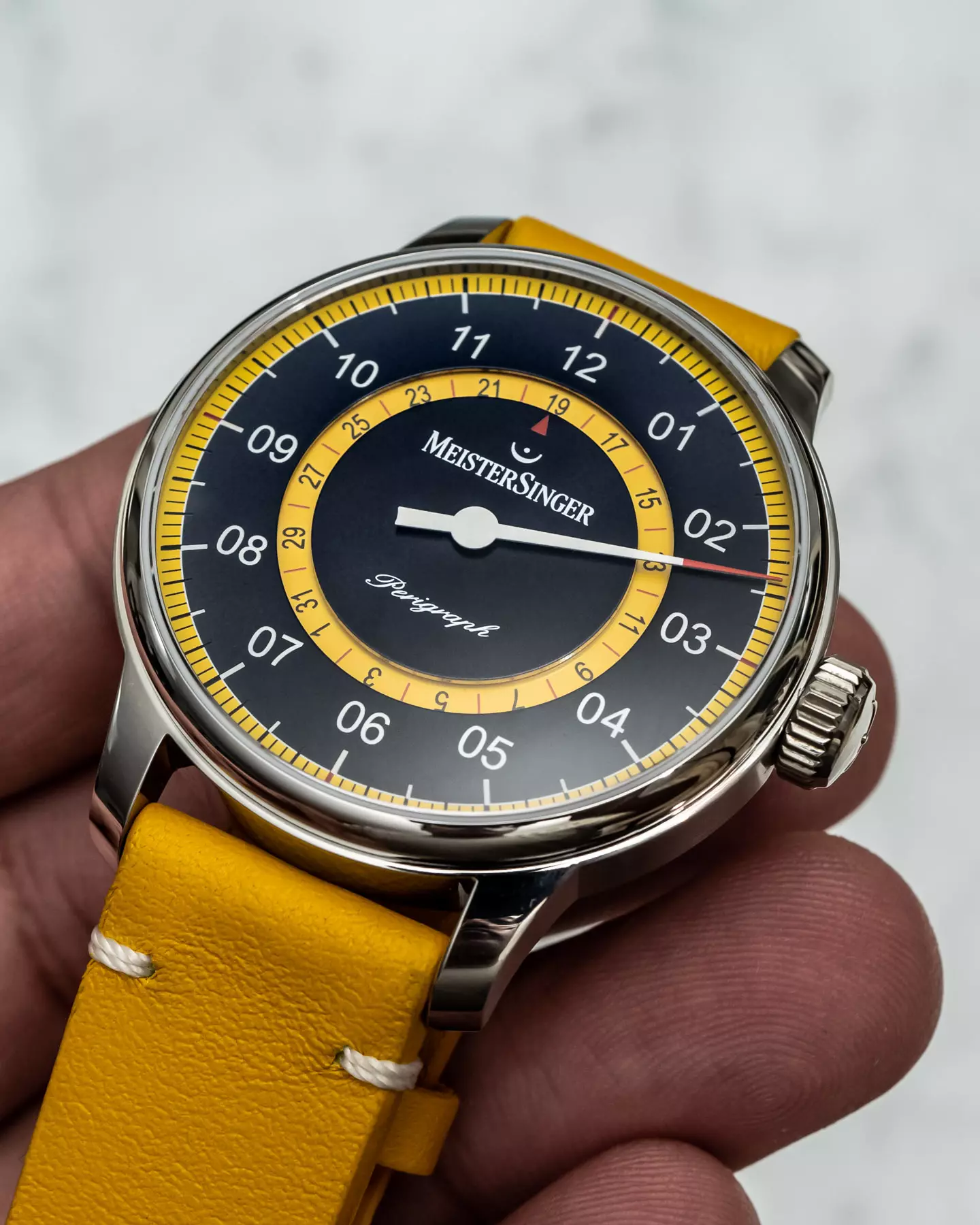 Meistersinger chúc mừng 20 năm sản xuất đồng hồ với màu vàng êm dịu của Perigraph 5639_2