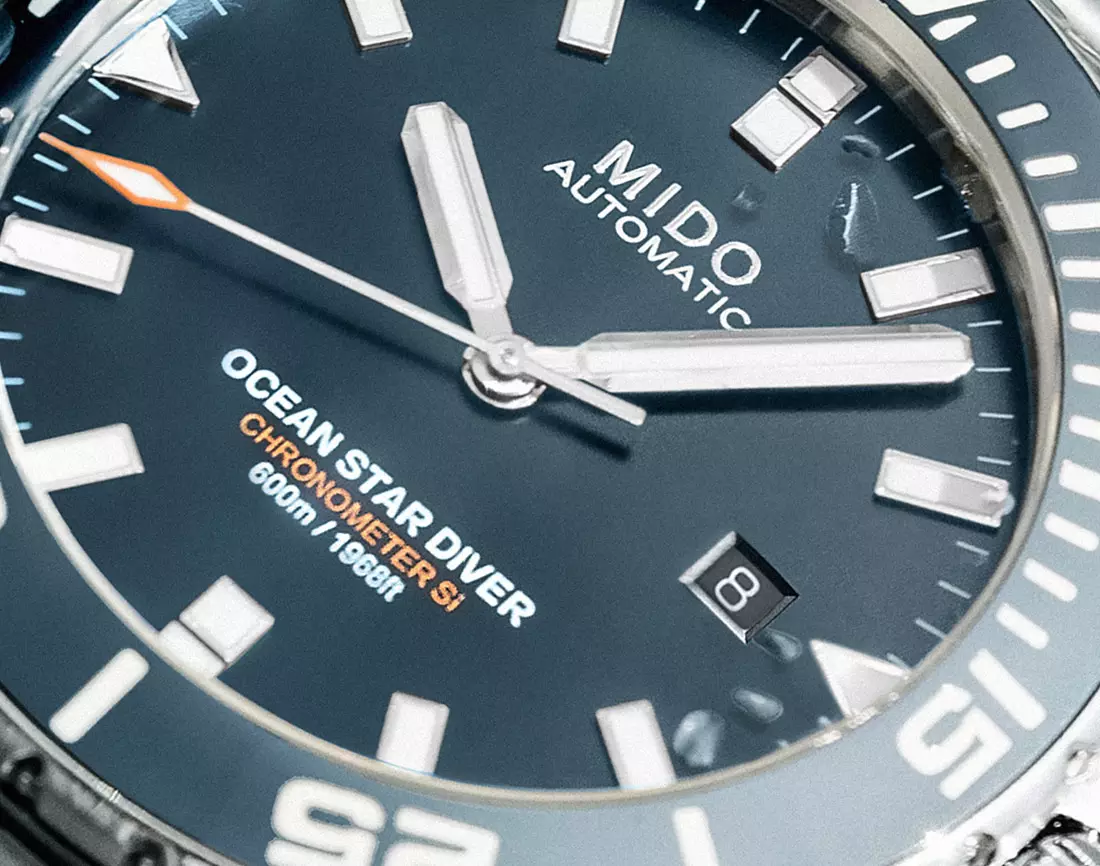 Mido Ocean Star Diver 600 mėlynas ciferblatas iš arti