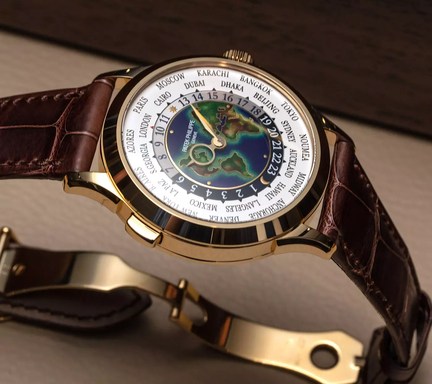 Inatumika: Patek Philippe Saa za Dunia 5231J Watch 59533_2