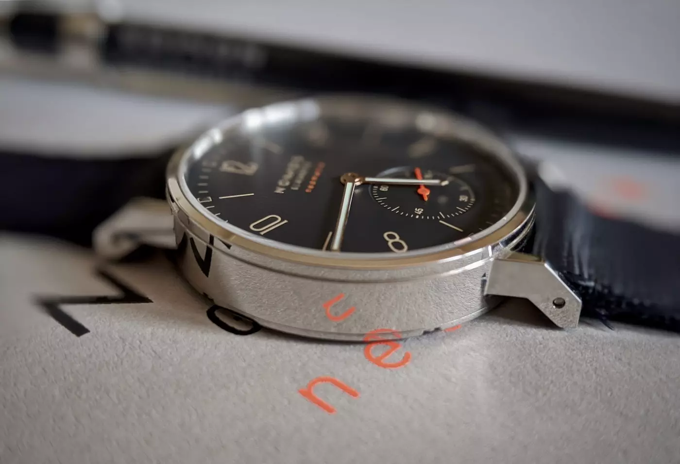 পর্যালোচনা দেখুন: NOMOS Ahoi Atlantik 561 6011_6