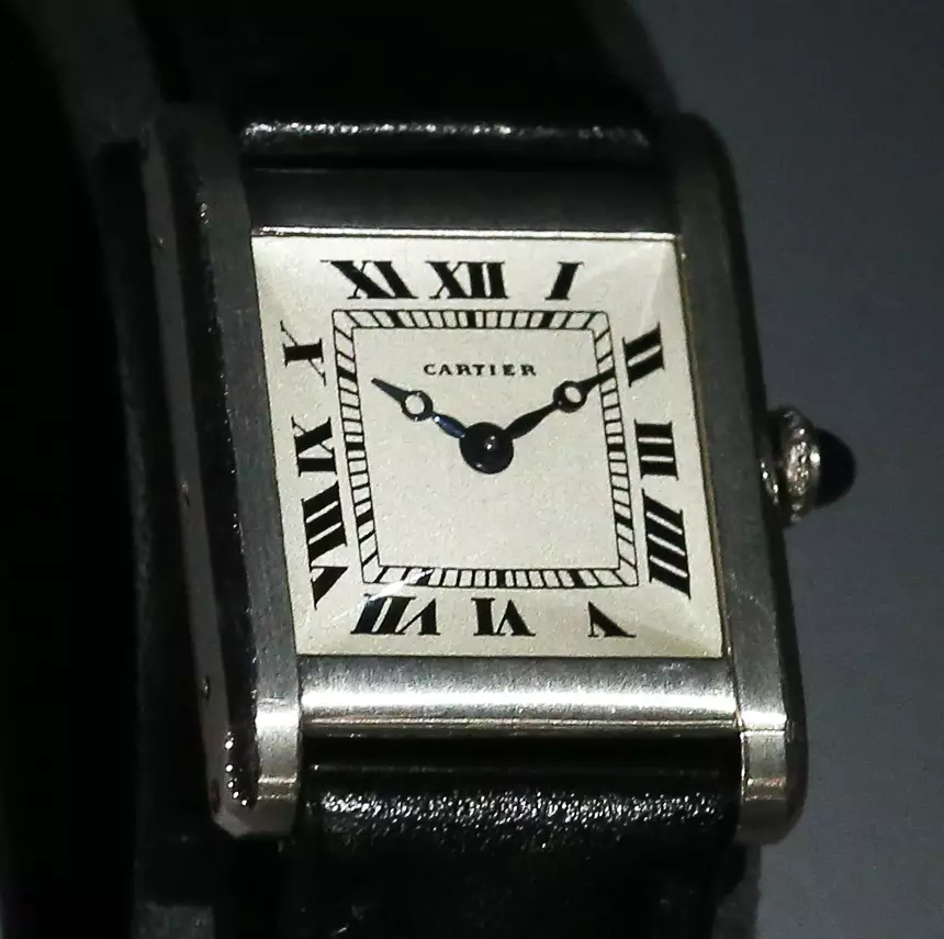 Oache ea Cartier Tank ka platinum ho tloha ka 1920