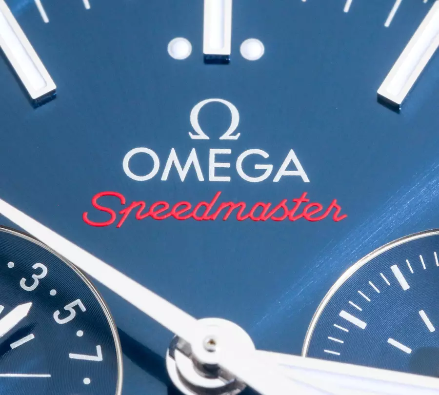 Omega-Speedmaster-Moonwatch-Co-aiseach-Máistir-Chronometer-Moonphase-Cronograph-30433445203001-aBlogtoWatch-17