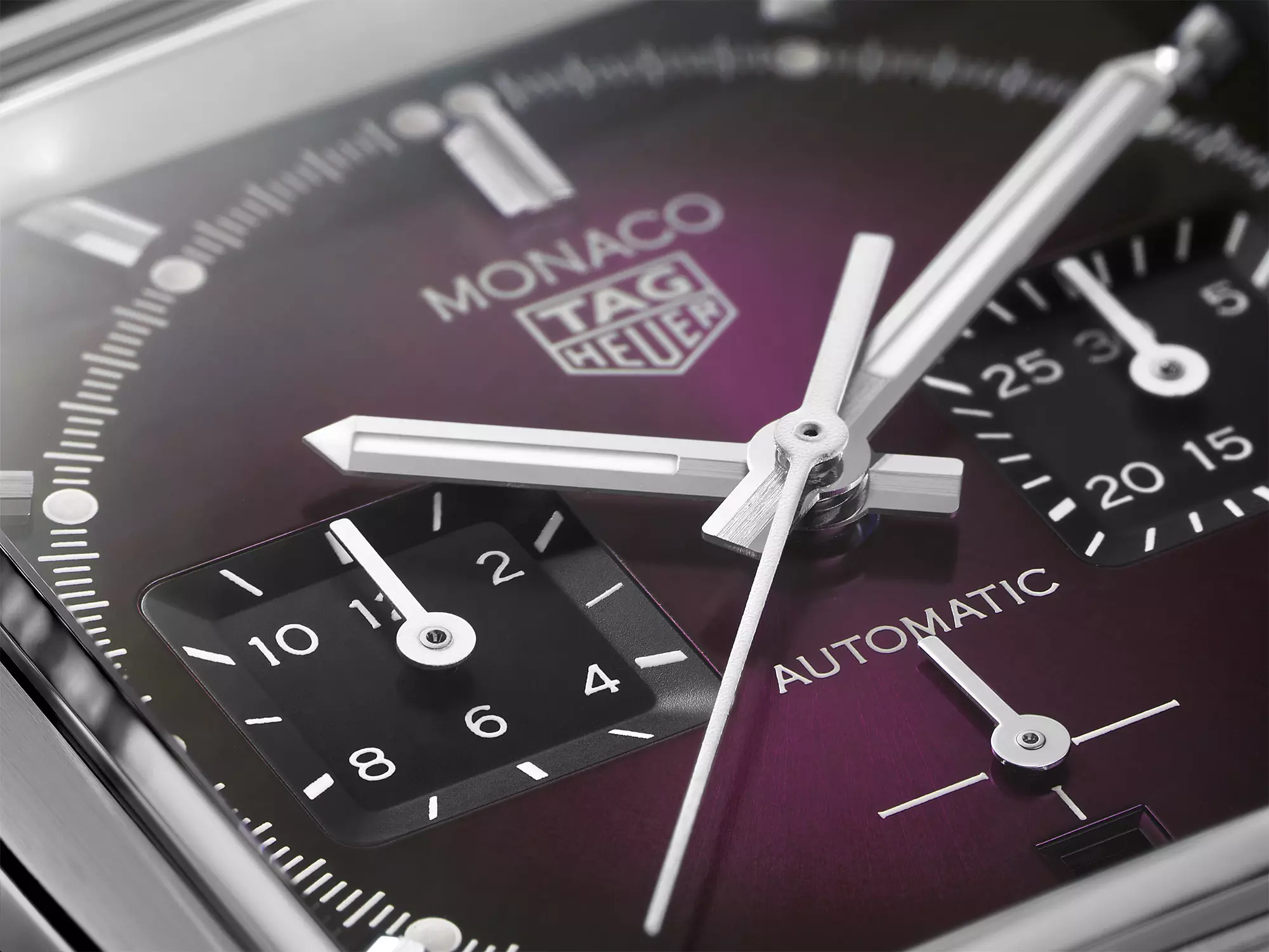 Η TAG Heuer αποκαλύπτει το ρολόι Monaco Purple Dial Limited-Edition 634_3