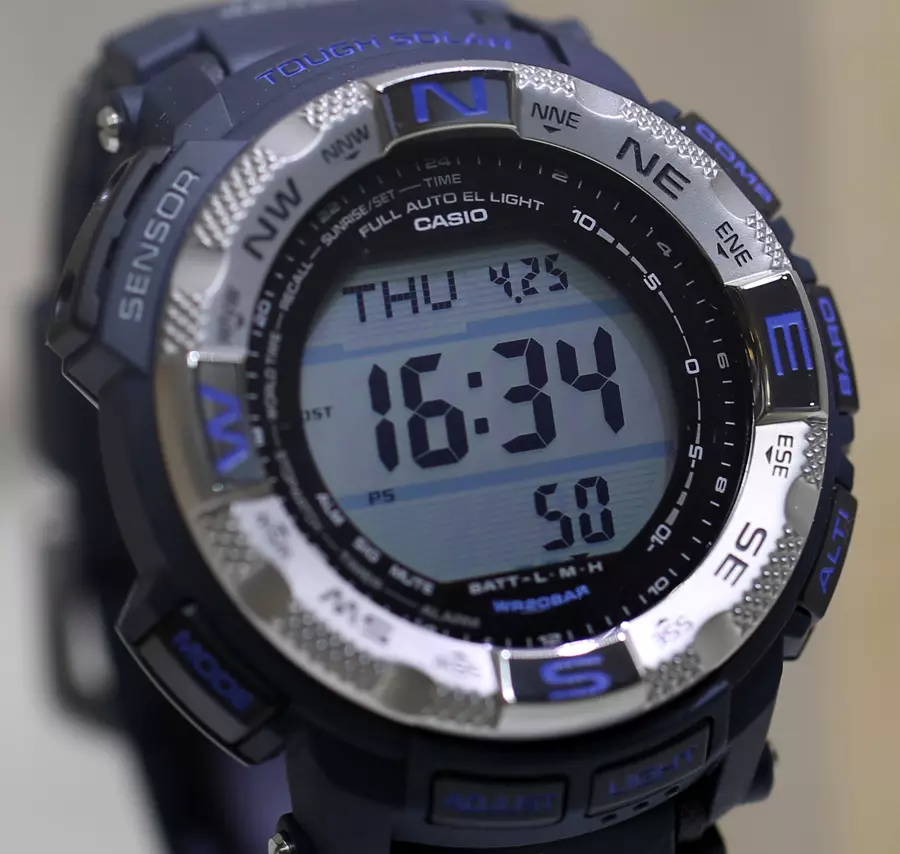 Casio PRO TREK PRW 3000 сребърен безел