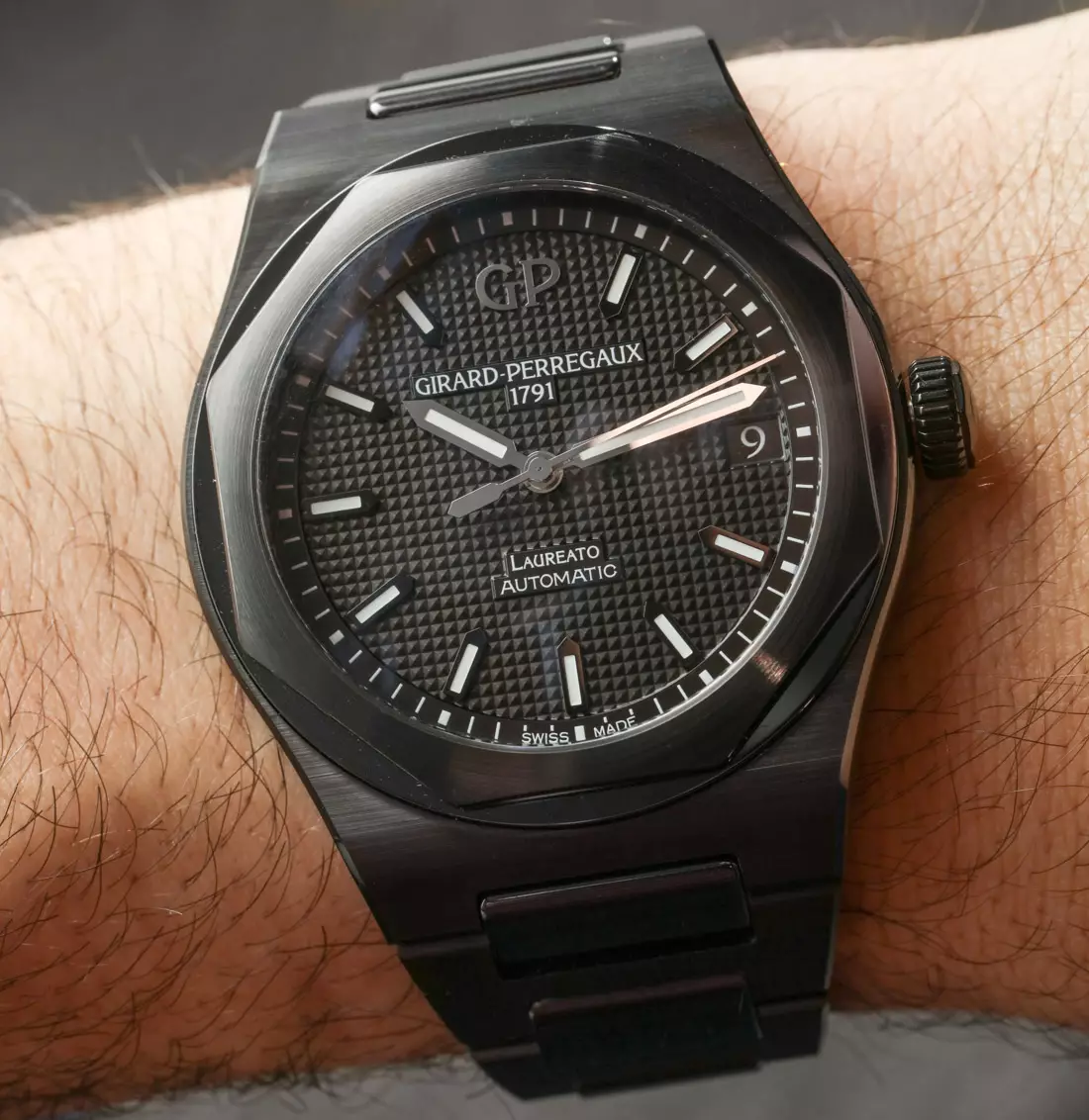 Girard-Perregaux Laureato Black Ceramic နာရီ လက်ဆွဲစက် 64955_1