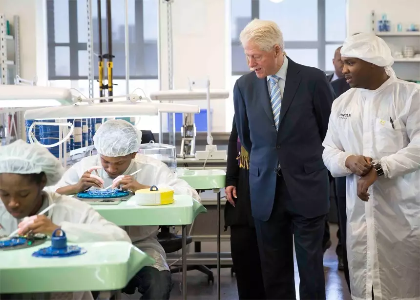 Prezydent Bill Clinton odwiedza Shinola z Detroit