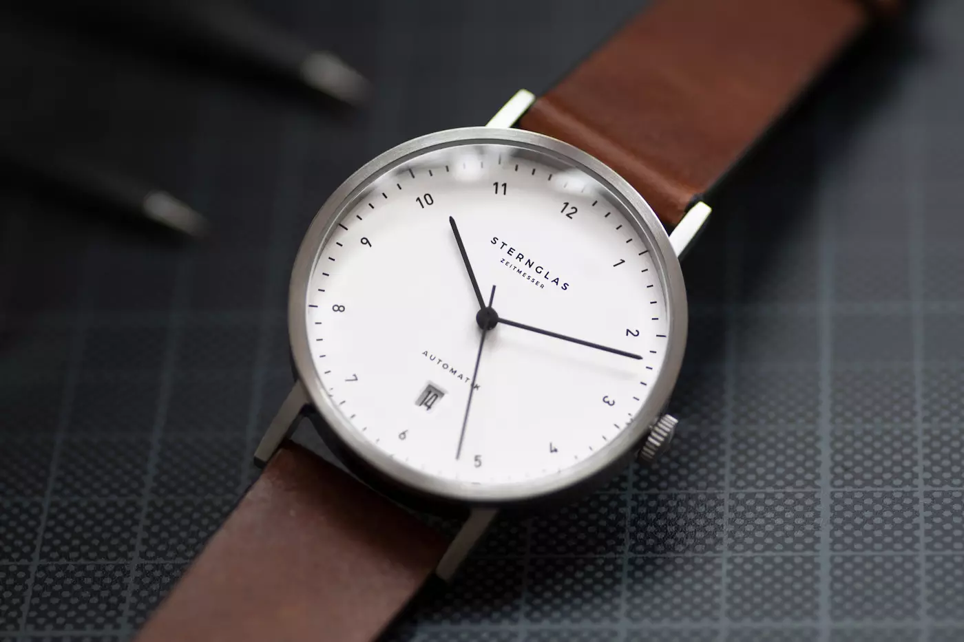 A Sternglas Zirkel oferece a relojoaria alemã Bauhaus em sua forma mais pura 6659_1