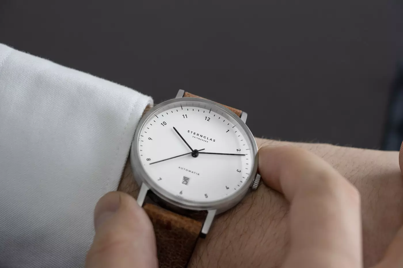 Lub Sternglas Zirkel muab German Bauhaus Watchmaking hauv nws daim ntawv ntshiab 6659_3