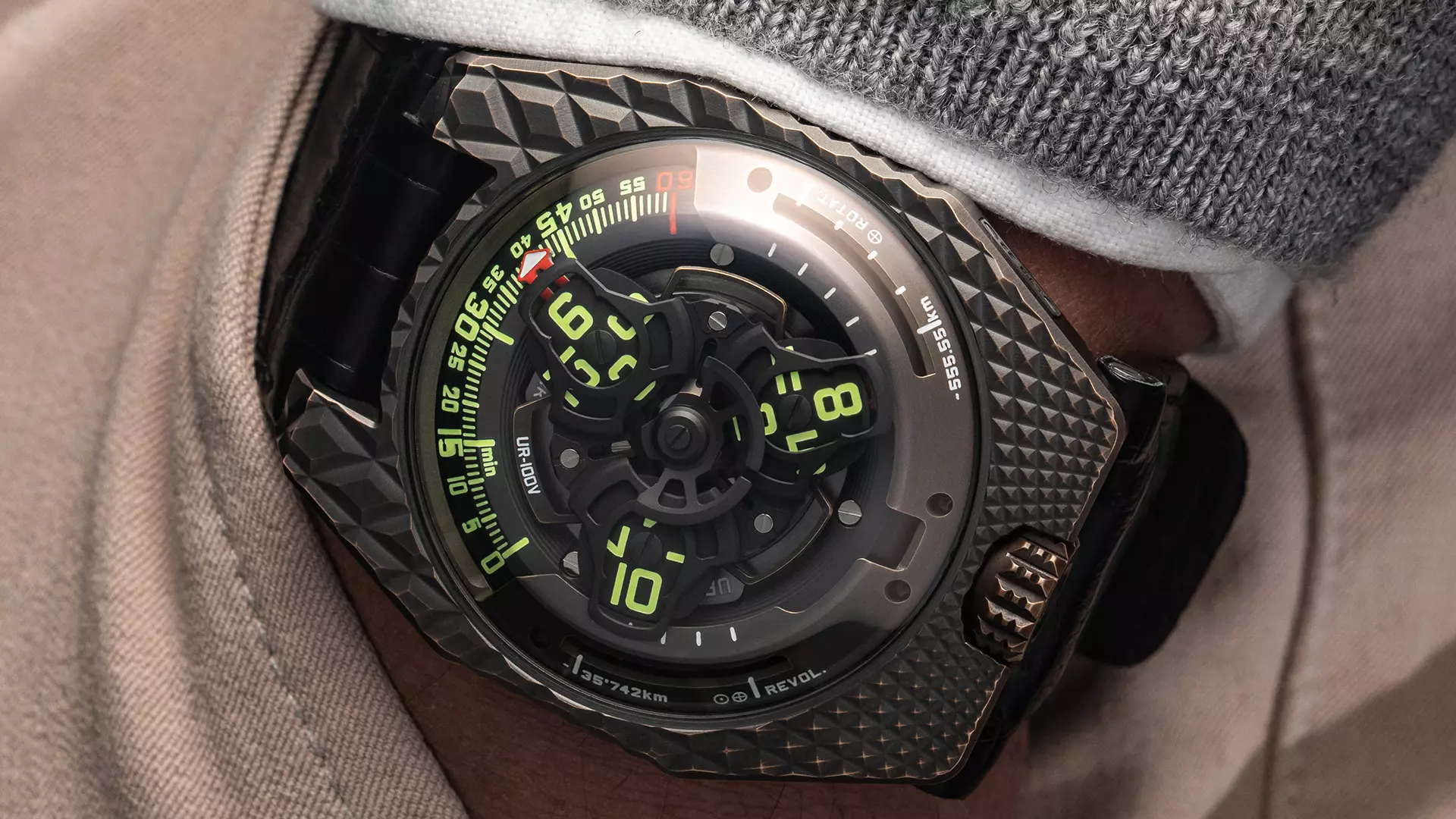 Urwerk 发布限量版 UR-100V T-Rex 手表 6901_1