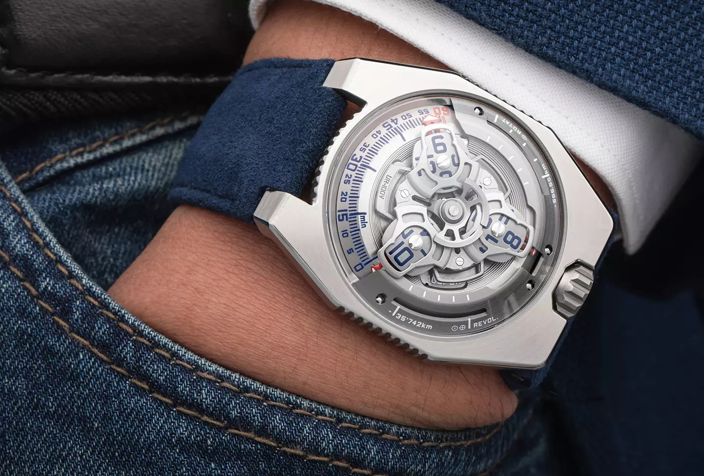 Ang Urwerk Debuts Limited Edition UR-100V Iron Watch 6903_4