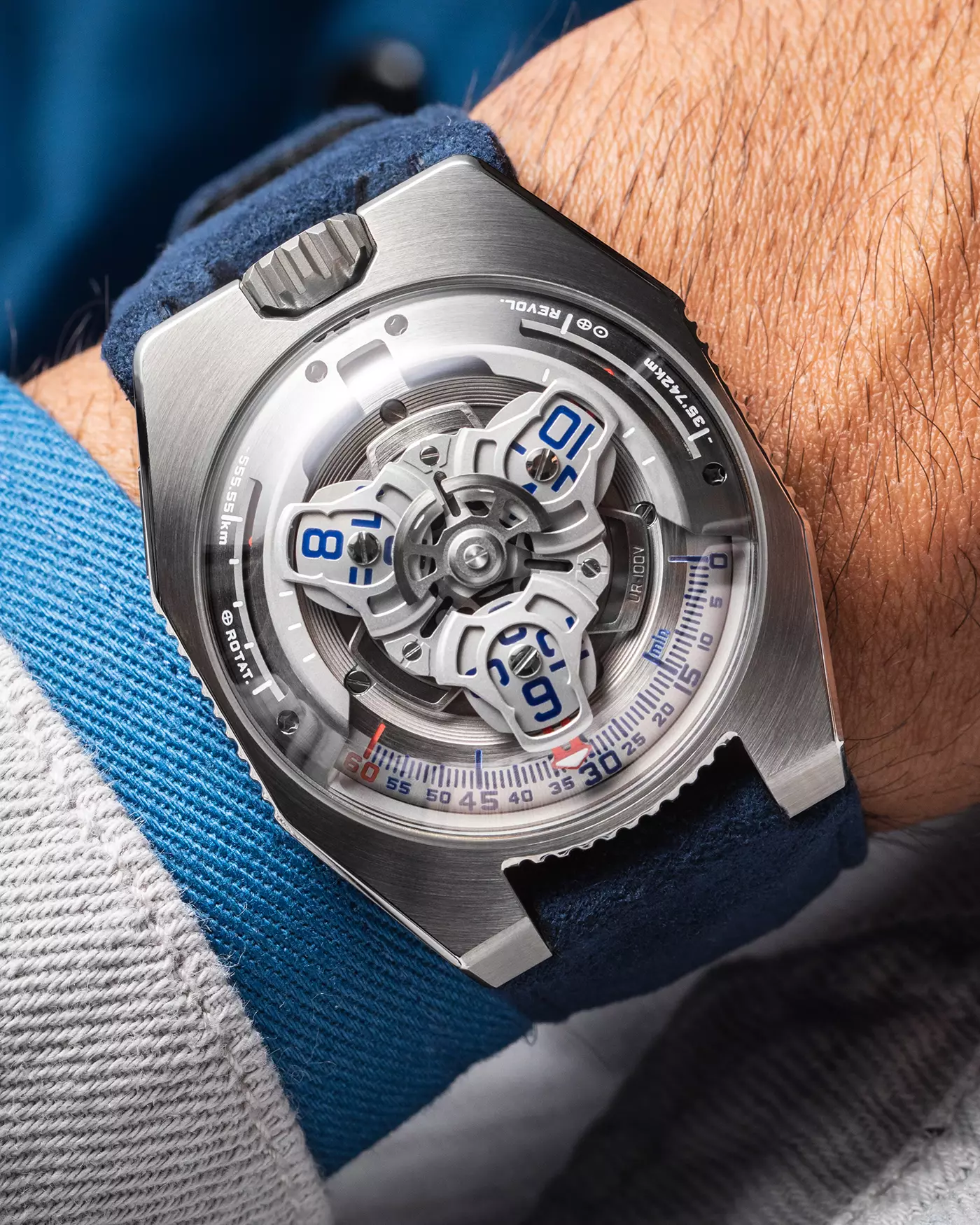 Ang Urwerk Debuts Limited Edition UR-100V Iron Watch 6903_6