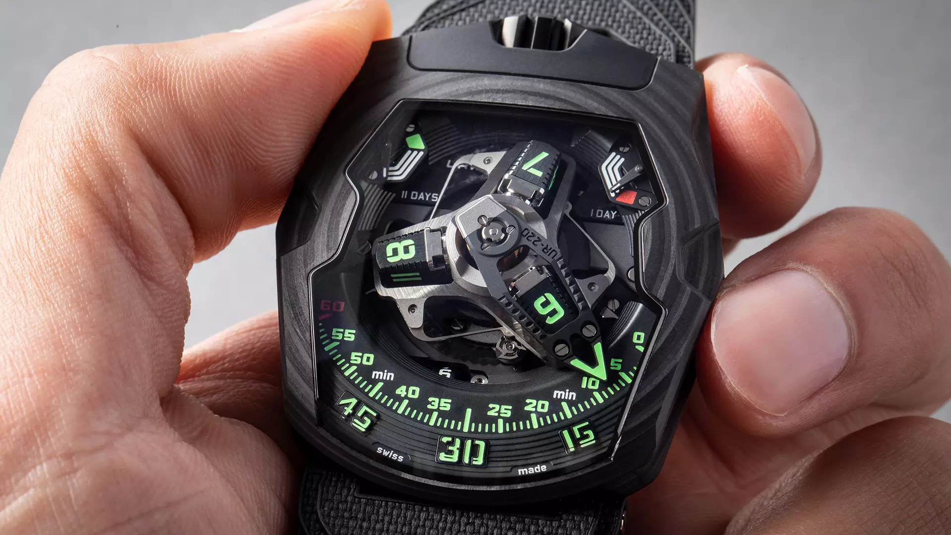 Urwerk បង្ហាញនាឡិកា UR-220 'Falcon Project' Watch 6904_1