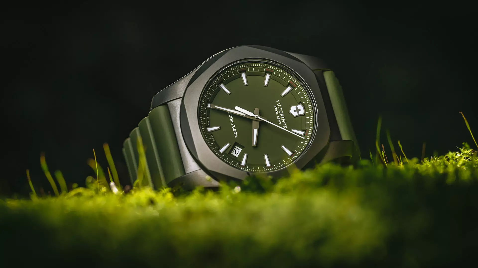 Victorinox Swiss Army MY INOX 도구로 맞춤형 시계 디자인하기