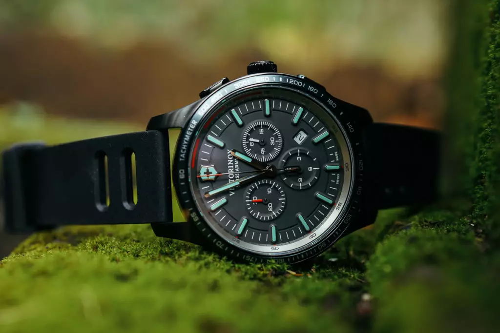 Victorinox Alliance Sport Chronograph pada lumut