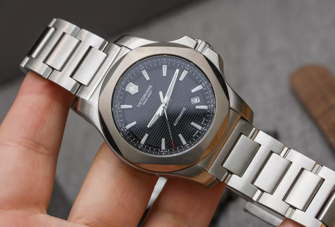 Victorinox Swiss Army I.N.O.X. Mechanical Watch Hands-On 6970_1