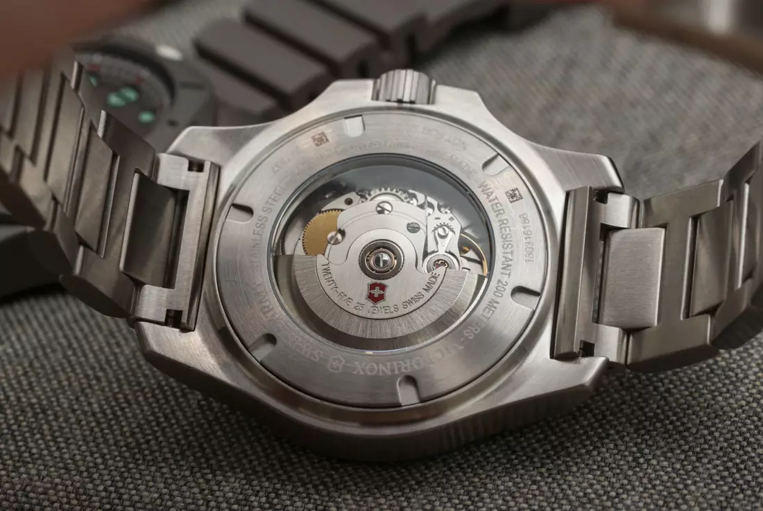 Victorinox Swiss Army I.N.O.X. Mechanical Watch Hands-On 6970_3