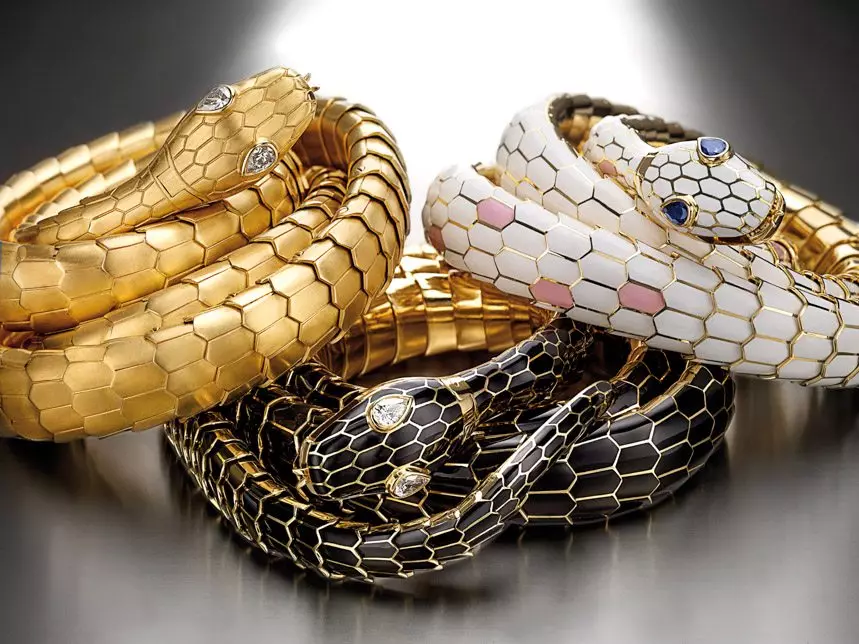 Bulgari-Serpenti-Tubogas-Kello-Rannekoru-Korkeat-korut-Timantit-BlogtoWatch-2