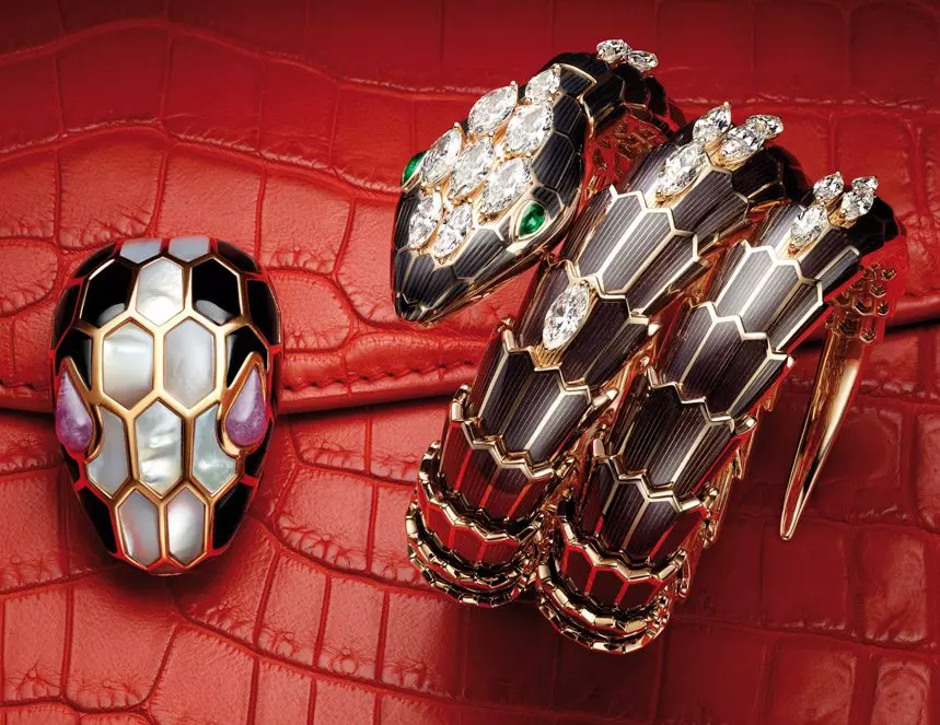 Bulgari-Serpenti-Tubogas-Kello-Rannekoru-Korkeat-korut-Timantit-BlogtoWatch-16