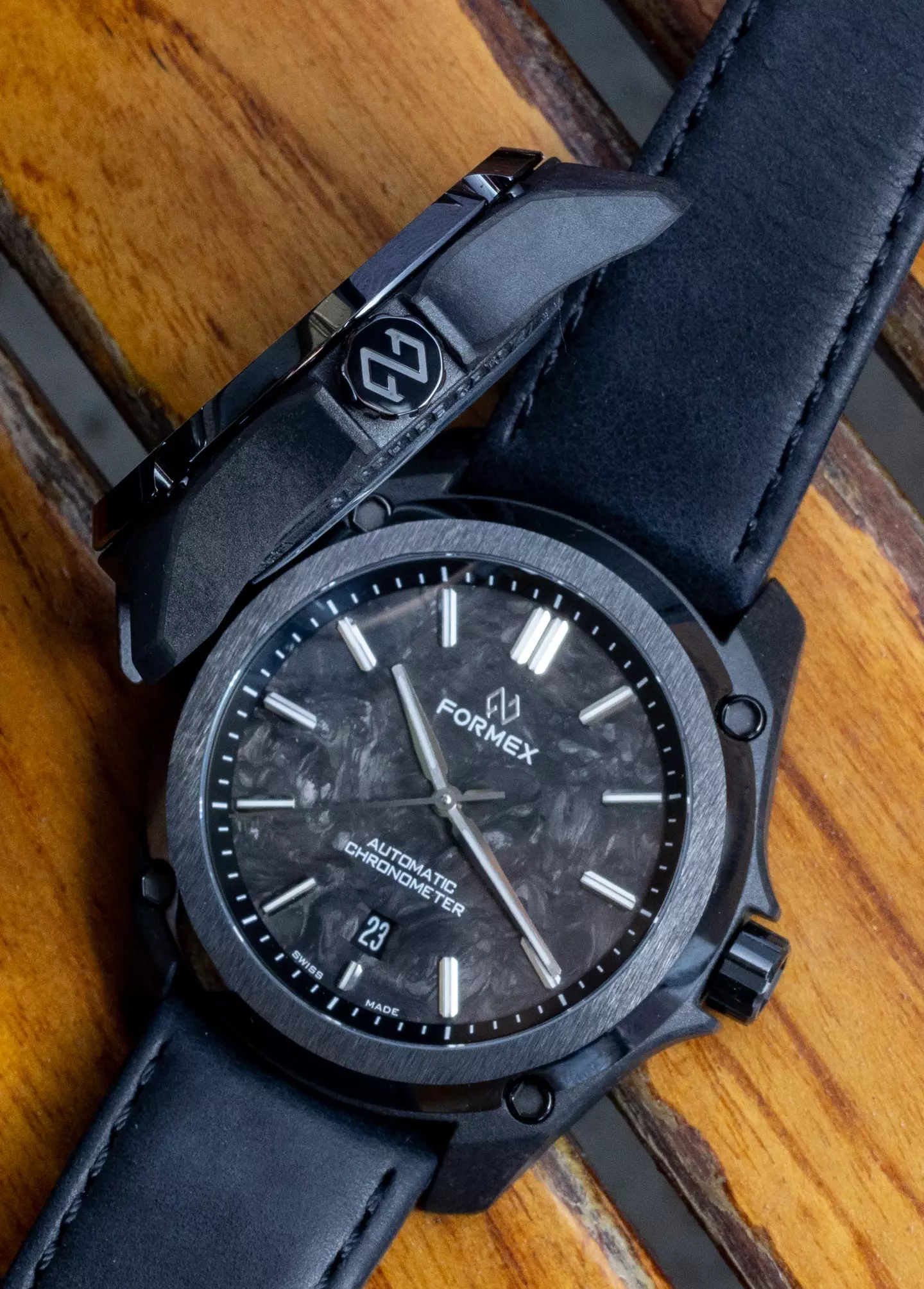 Fallskärmshoppning med de nya Formex Essence Leggera Carbon & Ceramic Watches 725_7