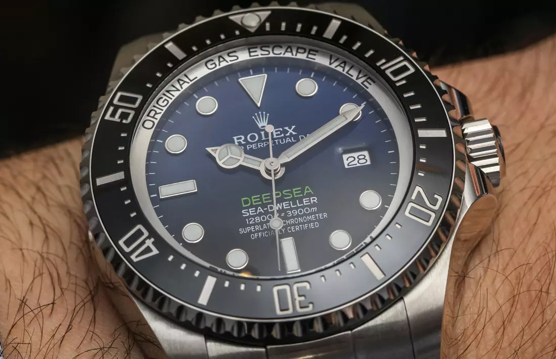 I-Rolex Deepsea Sea-Dweller 126660 D-Blue Watch Hands-On 7455_2