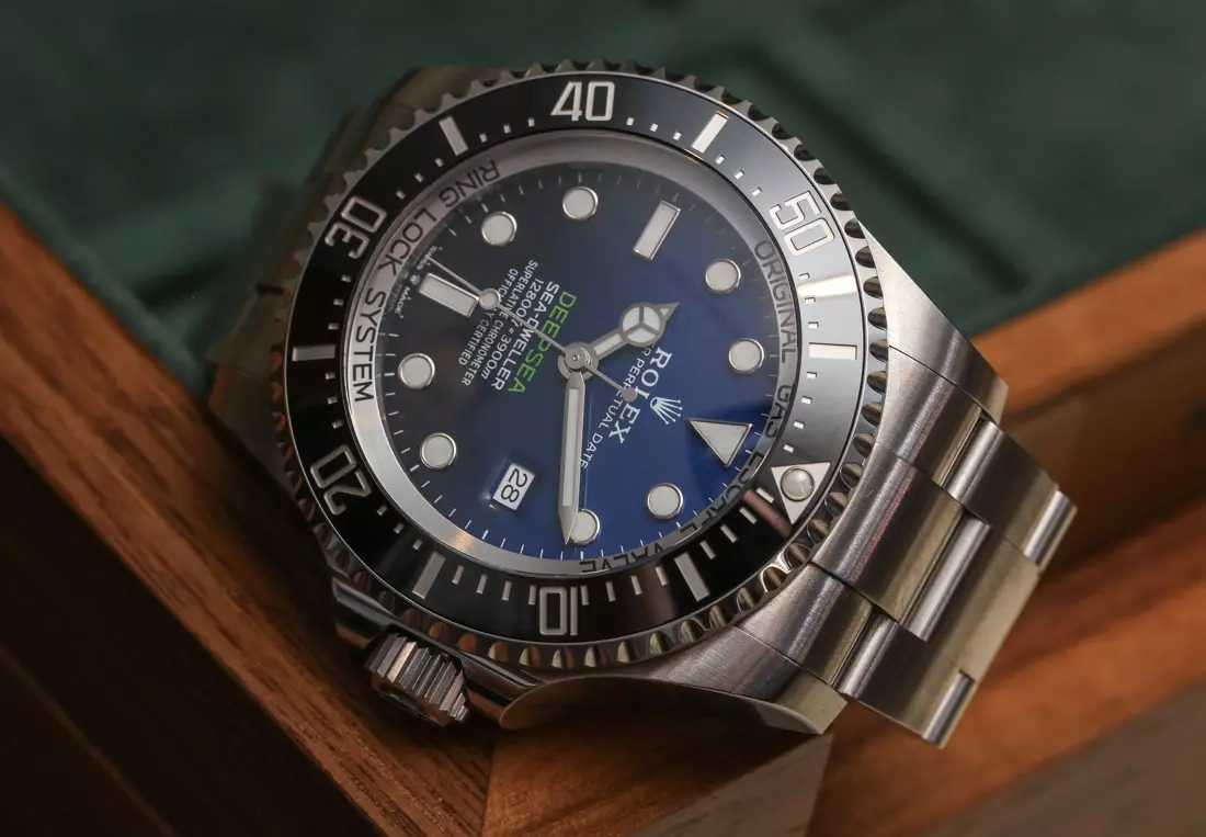 Rolex Deepsea Sea-Dweller 126660 D-Blue Watch Hands-On 7455_6