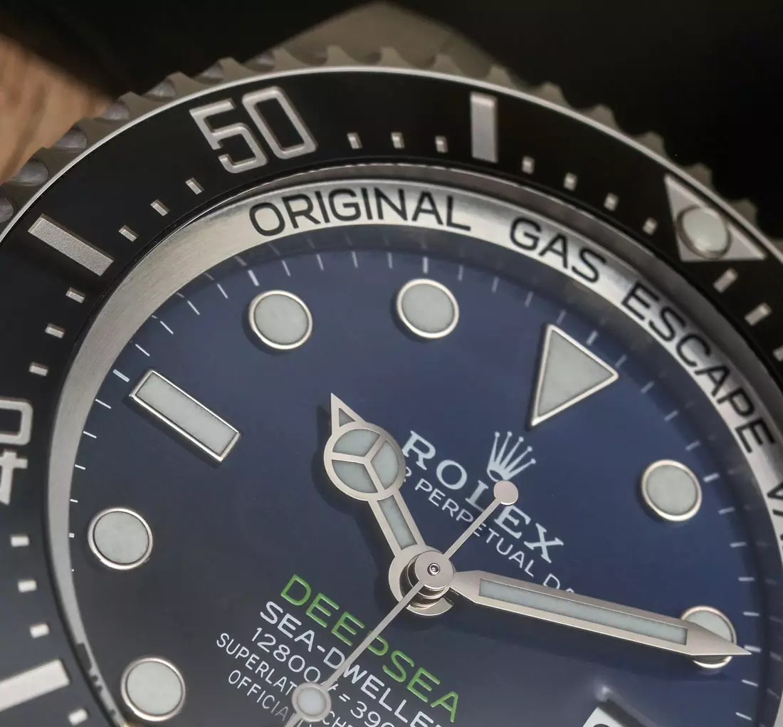 Rolex Deepsea Sea-Dweller 126660 D-Blue Watch Hands-On 7455_7