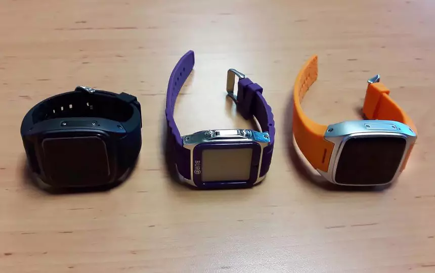 Déi konfiskéiert Smartwatches. (Credit: Arthit Ourairat)