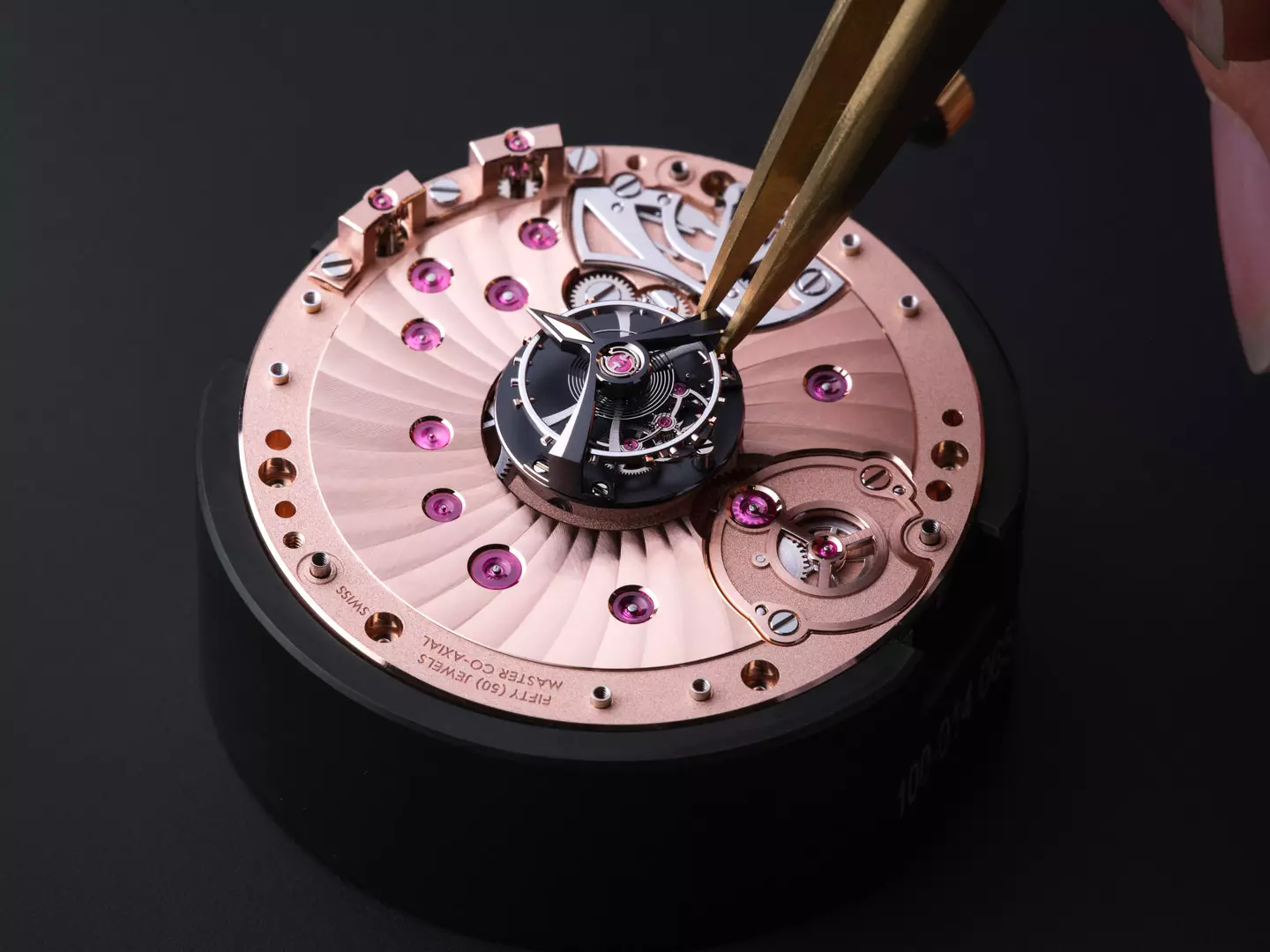 Hodinky Omega De Ville Tourbillon s číslovanou edíciou sú antimagnetické a majú certifikáciu Master Chronometer 7676_9