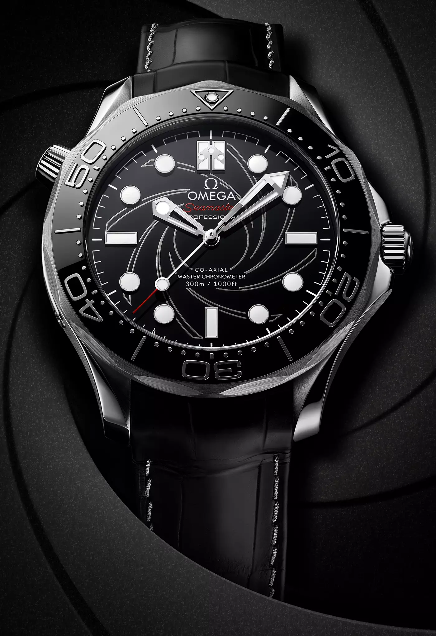 Omega přidává 007 inspirovanou platinově zlatou variantou do své řady Seamaster Diver 7731_4