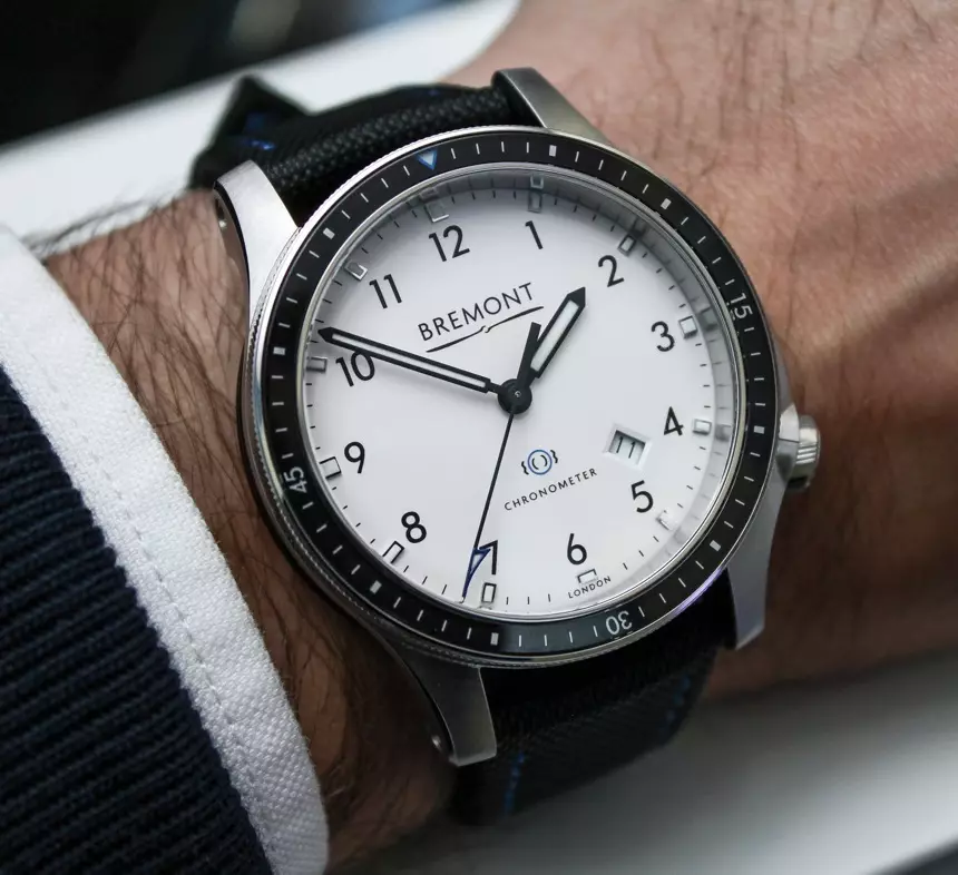 Bremont Boeing Model 1 ඔරලෝසුව අත් ඔන් | 2 හි 2 පිටුව