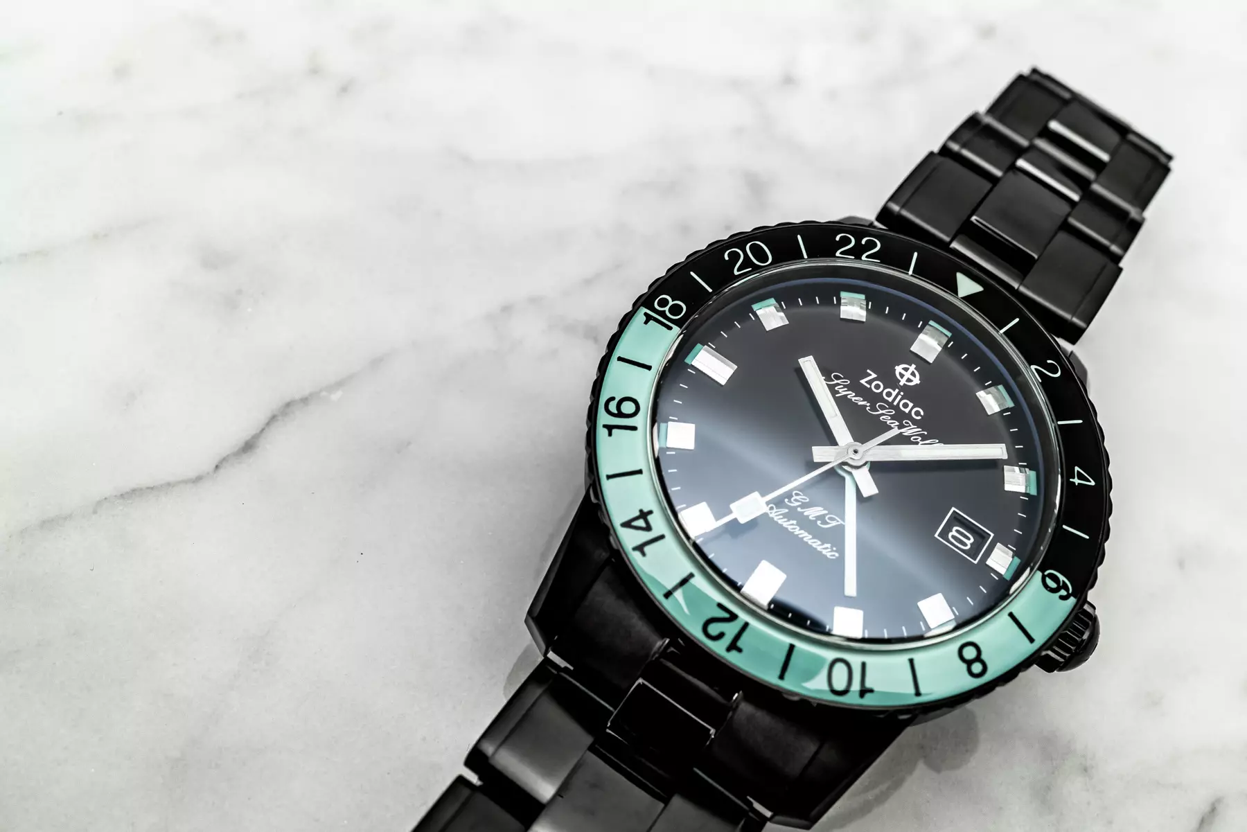 Қолданбалы дебют: Zodiac Super Sea Wolf GMT 'Blackout' шектеулі шығарылымы уақытсыз сәнді сағаттарға арналған 8127_7